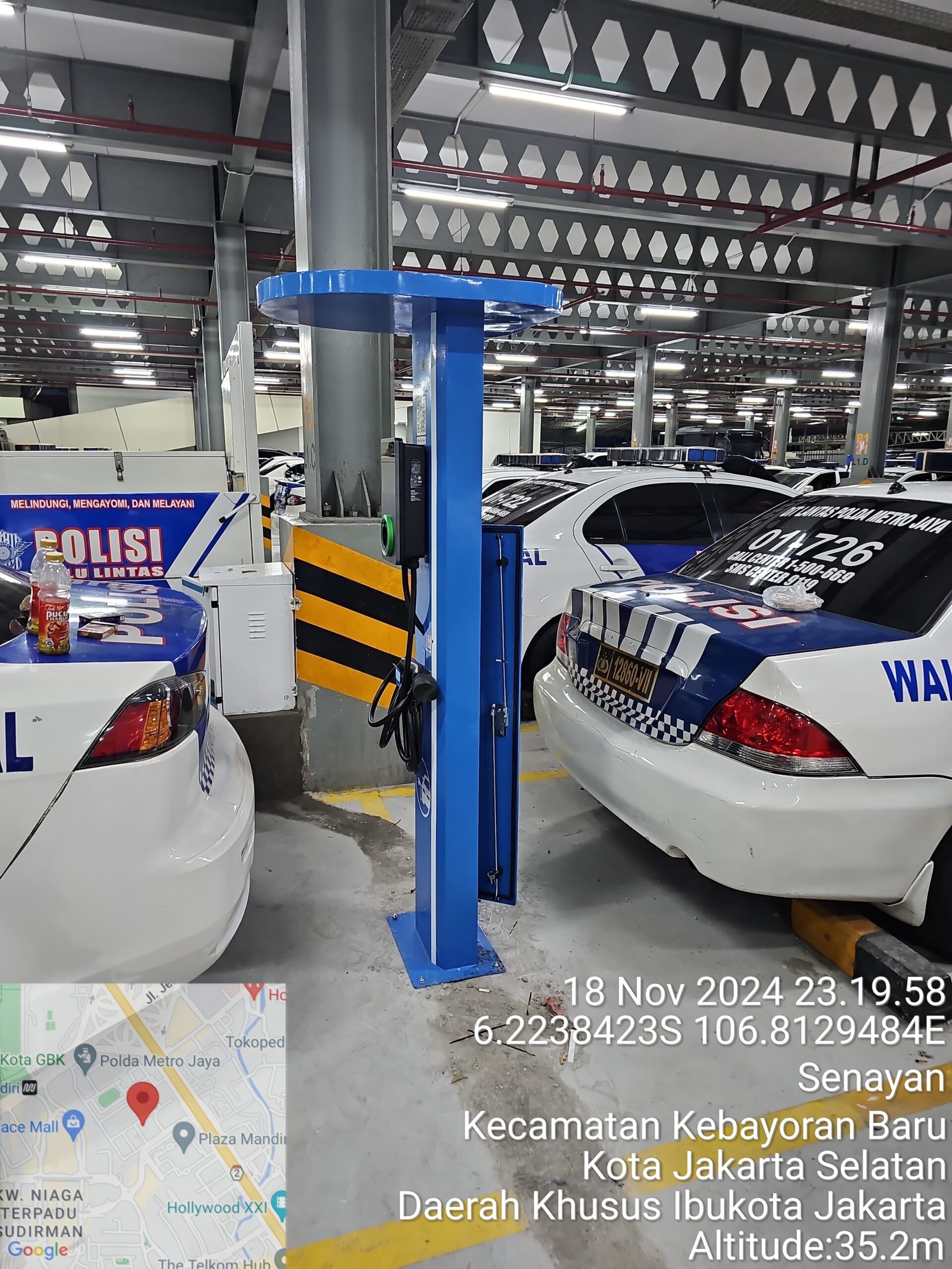 Standing Pole EV Charger SPKLU Powertelindo - Modern Design